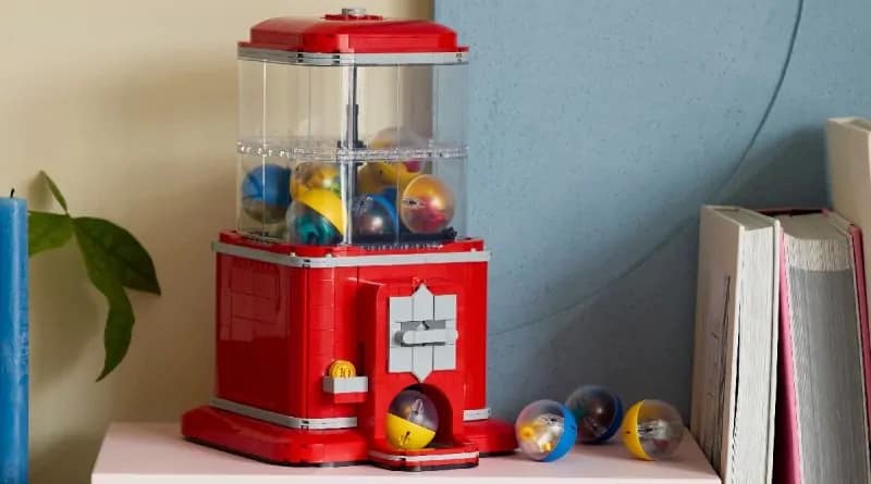 LEGO 21358 Minifigure Vending Machine Review